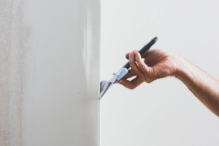 Spackla tapetserad vägg – steg för steg – Anza